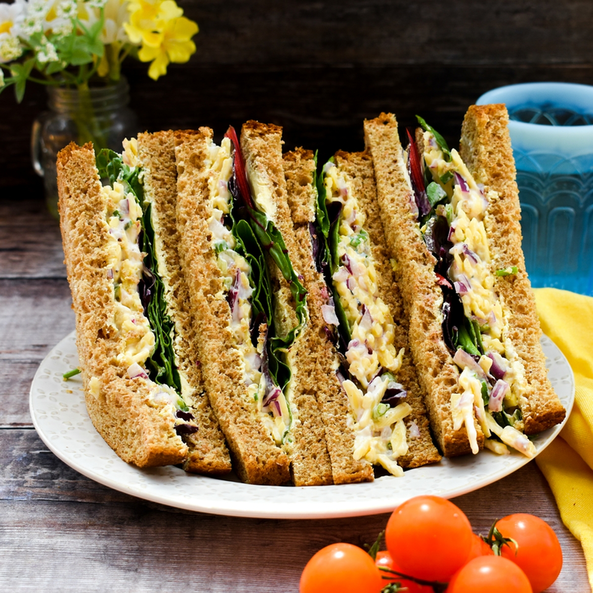 Falafel Beetroot Bagel Sandwich - theveganlunchbox.co.uk