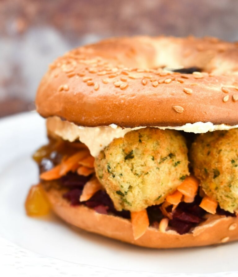 Falafel Beetroot Bagel Sandwich - theveganlunchbox.co.uk