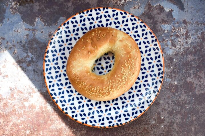 Falafel Beetroot Bagel Sandwich - theveganlunchbox.co.uk