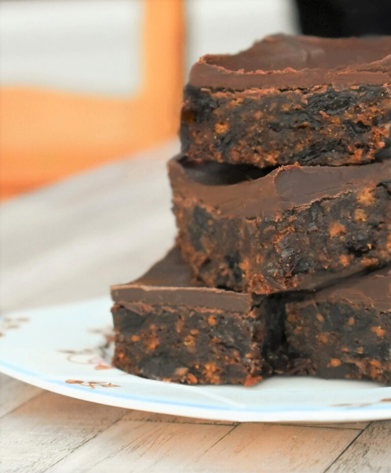 Scottish Biscoff Tiffin (vegan) - theveganlunchbox.co.uk