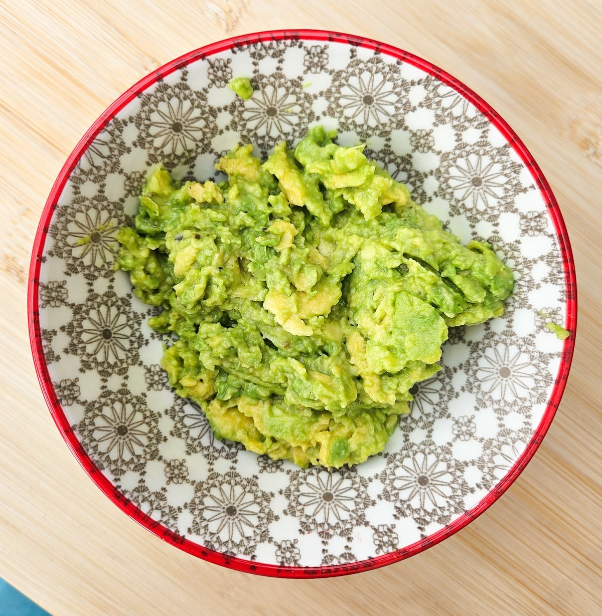 Easy Vegan Avocado & Hummus Vegetable Lunch Wraps - theveganlunchbox.co.uk